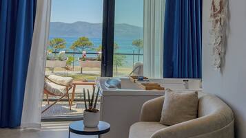 Quarto casal conforto, sacada, vista para a praia | Cofres nos quartos, quartos à prova de som