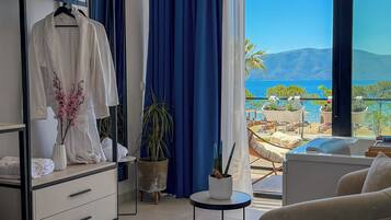 Quarto casal conforto, sacada, vista para a praia | Cofres nos quartos, quartos à prova de som