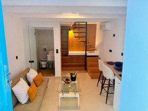 Casa, 1 quarto, pátio | Sala