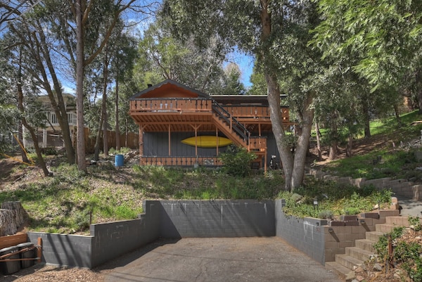 The Lazy Bear Cabin - For 6! - Glen Helen Regional Park, San Bernardino