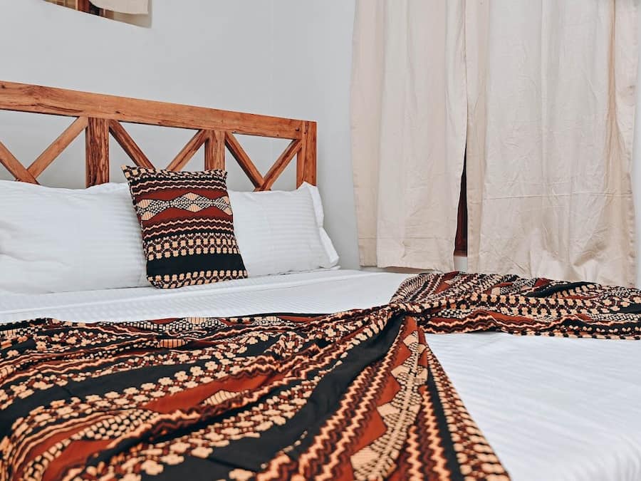 Quarto Duplo | Secretária adequada para computadores portáteis, ferro/tábua de engomar