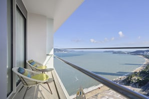 Quarto, 1 cama king-size, acesso ao Club Lounge, vista para o oceano | Vista do quarto