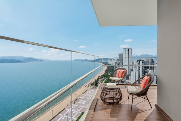 Nha Trang Bay Suite, 1 King bed | Vista do quarto