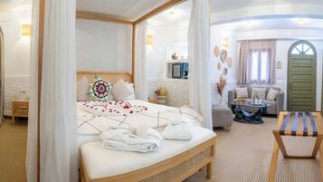 Suite de Luxo, vista para o pátio | Cofre no quarto, ferro/tábua de engomar, Wi-fi grátis