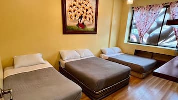Quarto Triplo Familiar | Wi-fi grátis, roupa de cama fornecida