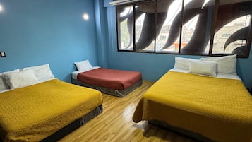 Quarto Quádruplo Familiar | Wi-fi grátis, roupa de cama fornecida