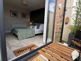 4 quartos, com decoração personalizada, com mobília individualizada 