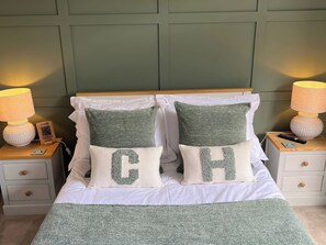 4 quartos, com decoração personalizada, com mobília individualizada