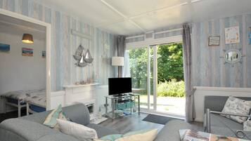 2 quartos, com decoração personalizada, com mobília individualizada