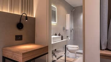Quarto Clássico com Cama de Casal | Cofre no quarto, secretária, Wi-fi grátis