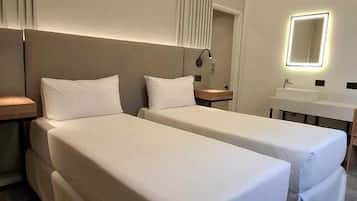 Quarto Duplo ou Twin Comfort | Cofre no quarto, secretária, Wi-fi grátis
