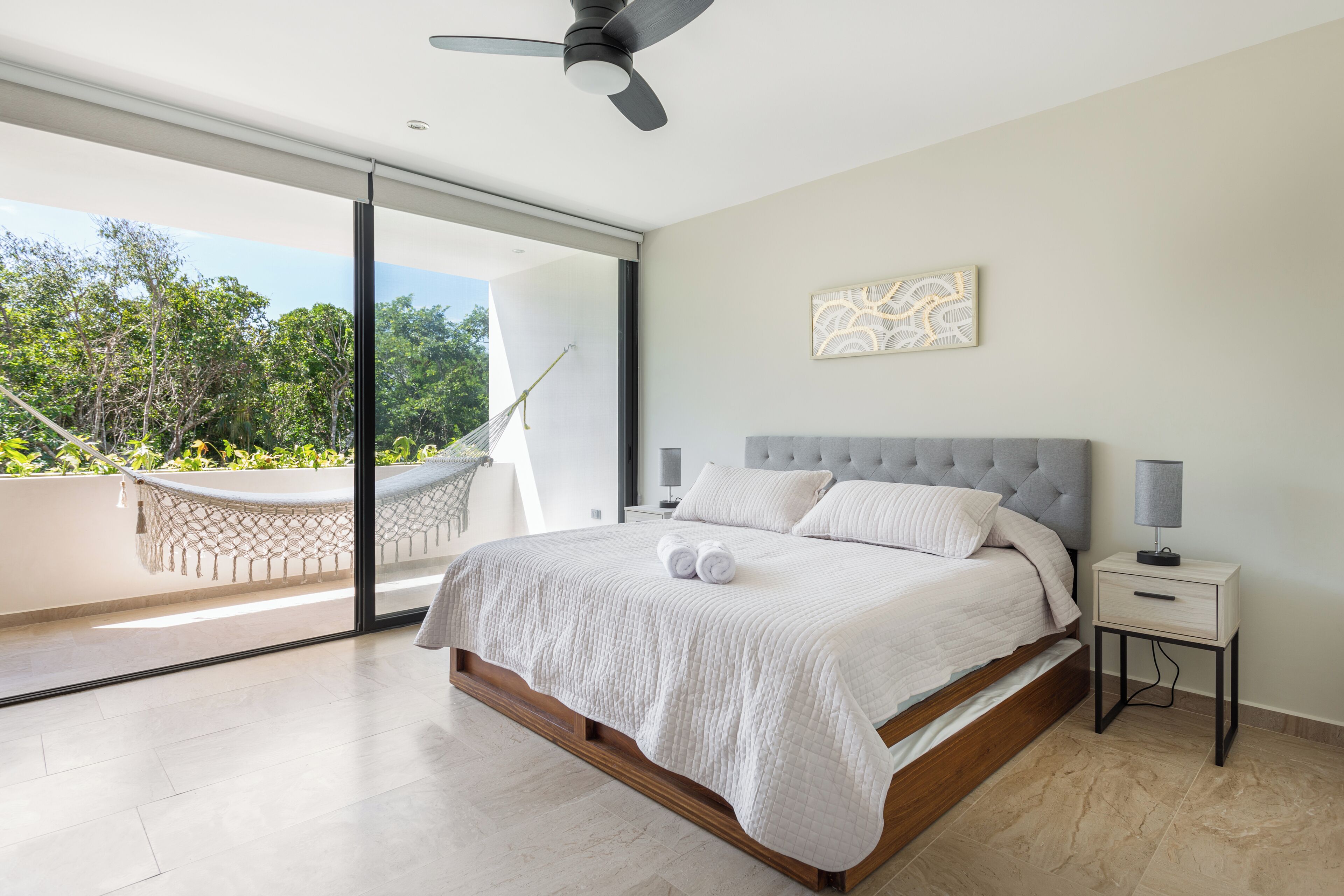 Casa Deluxe, varanda, vista para o jardim | Cofre no quarto, cortinas/cortinados opacos, ferro/tábua de engomar 