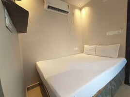 Quarto casal design, 1 cama de casal | Camas com colchões de espuma com sistema de memória, Wi-Fi de cortesia