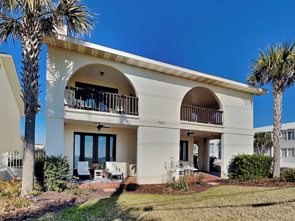 Lion On The Beach By Resort Collection - 라구나 비치