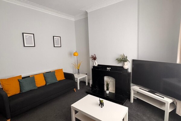 House - Sleeps 6 - Pet Friendly - Garden - Parking - Newcastle upon Tyne