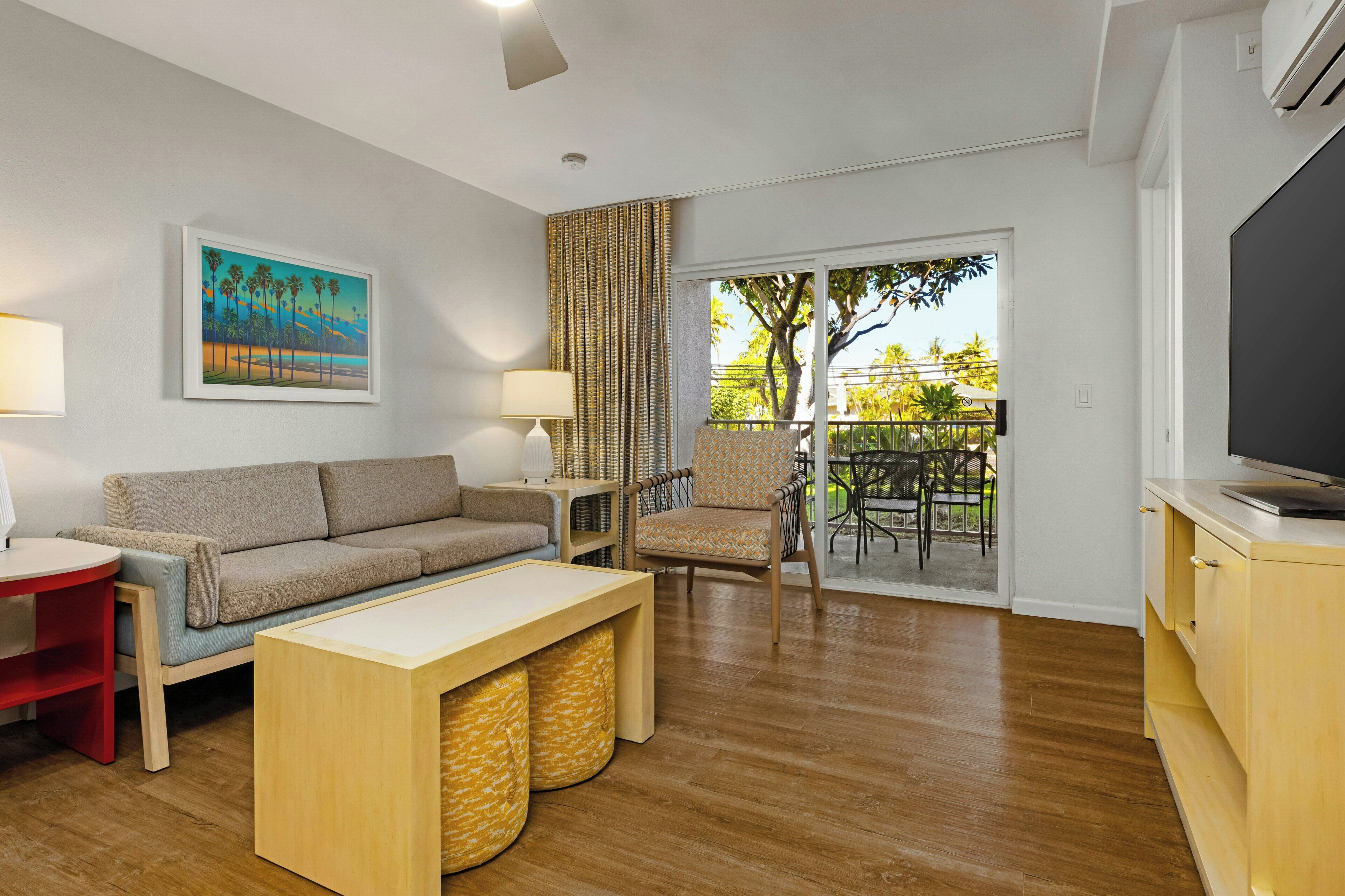Suite, 3 quartos, não fumadores | Sala | Televisor LED de 32 polegadas com canais por cabo 