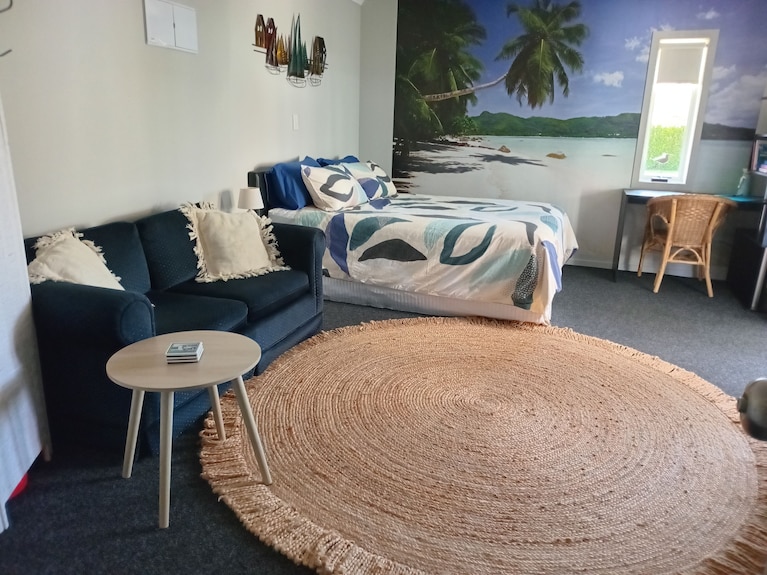 Quiet Studio. Park Up And Walk To Beach, Shops, Cafés & Bars! - Waihi Beach