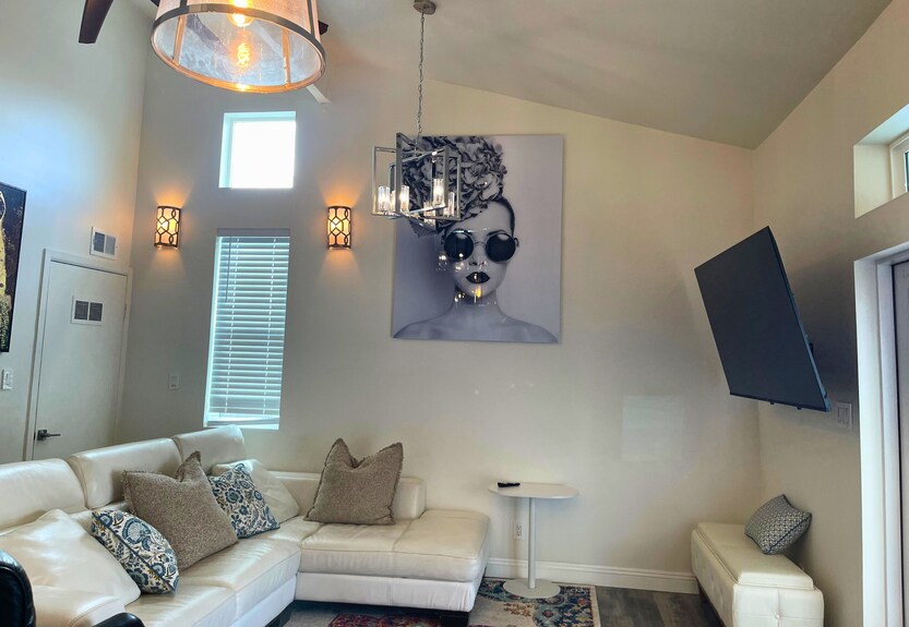 Eclectic Tempe Home W/ Yard - Walk To Downtown - Tempe, AZ