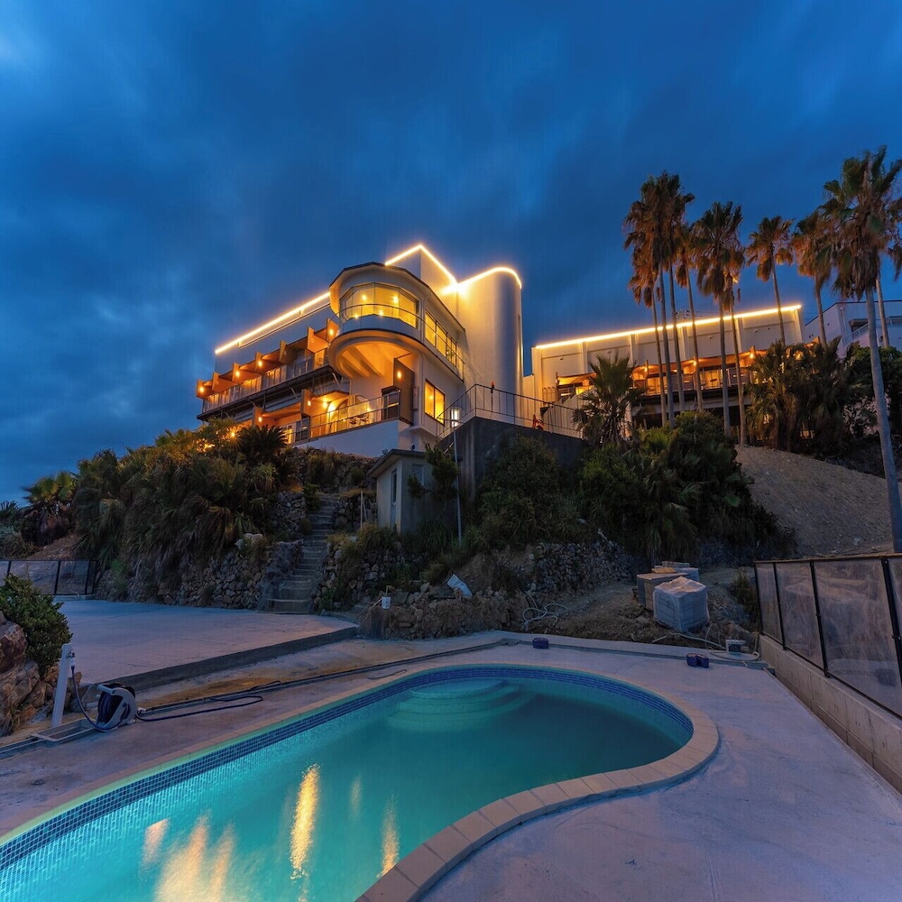 Livemax Resort Inamiseafront - 고보시