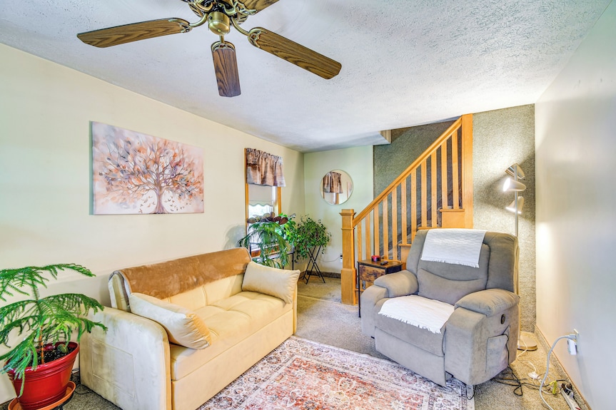 3 Mi To Seneca Lake: Couple's Apt W/ River Access - Geneva, NY