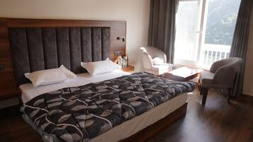 Quarto Duplo Deluxe, varanda | Com decoração personalizada, com mobília individualizada