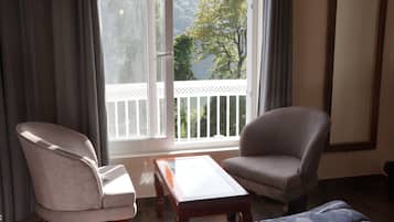 Quarto Duplo Deluxe, varanda | Sala de estar