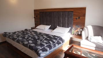 Quarto Duplo Deluxe, varanda | Com decoração personalizada, com mobília individualizada