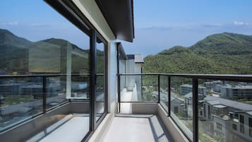 Suite Sénior, pátio, vista para a montanha | Terraço/pátio interior