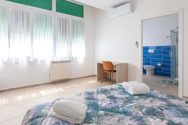 Quarto triplo, vista para o pátio | Wi-Fi de cortesia