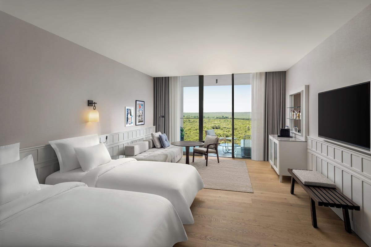 Quarto luxo, vista para o jardim (DBL4) | Frigobar, cofres nos quartos, ferros/tábuas de passar roupa