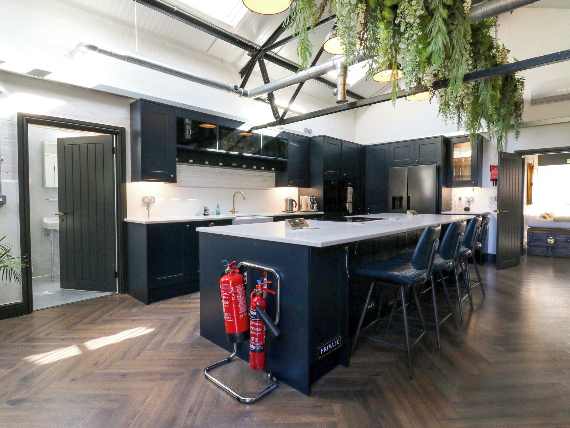 Casa de Campo | Cozinha privada | Um frigorífico, um micro-ondas, uma máquina de lavar louça 