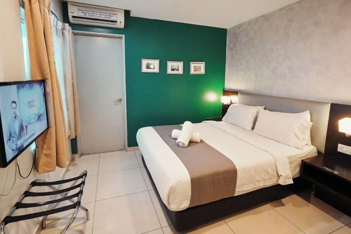 Escrivaninha, Wi-Fi de cortesia, roupa de cama