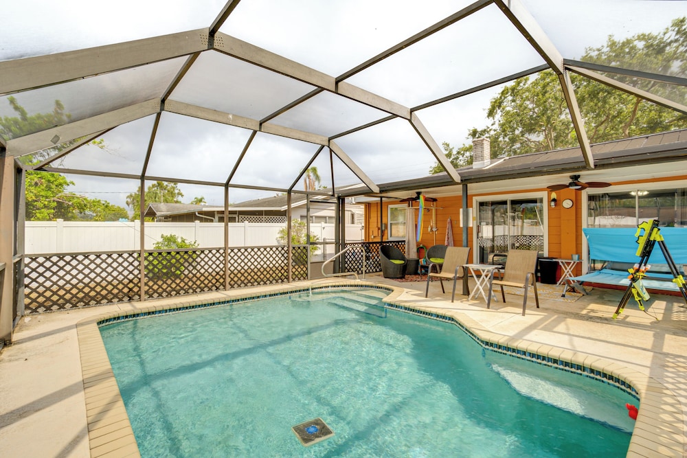2 Mi To Riverwalk: Gem W/ Private Pool & Yard! - Anna Maria Island, FL