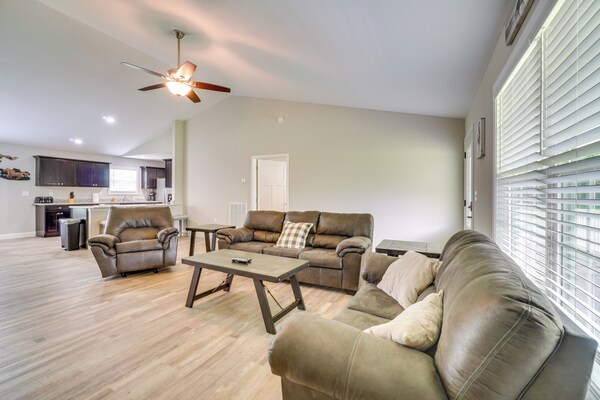 Wraparound Porch: Home Near Dtwn Crossville! - Crossville, TN