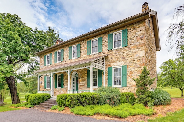 Golf Course On-site: Spacious Hollidaysburg Home! - Altoona, PA