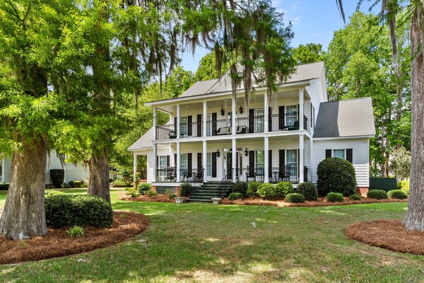 Lake Escape - Lake Waccamaw 7 Bedroom Home - Lake Waccamaw, NC