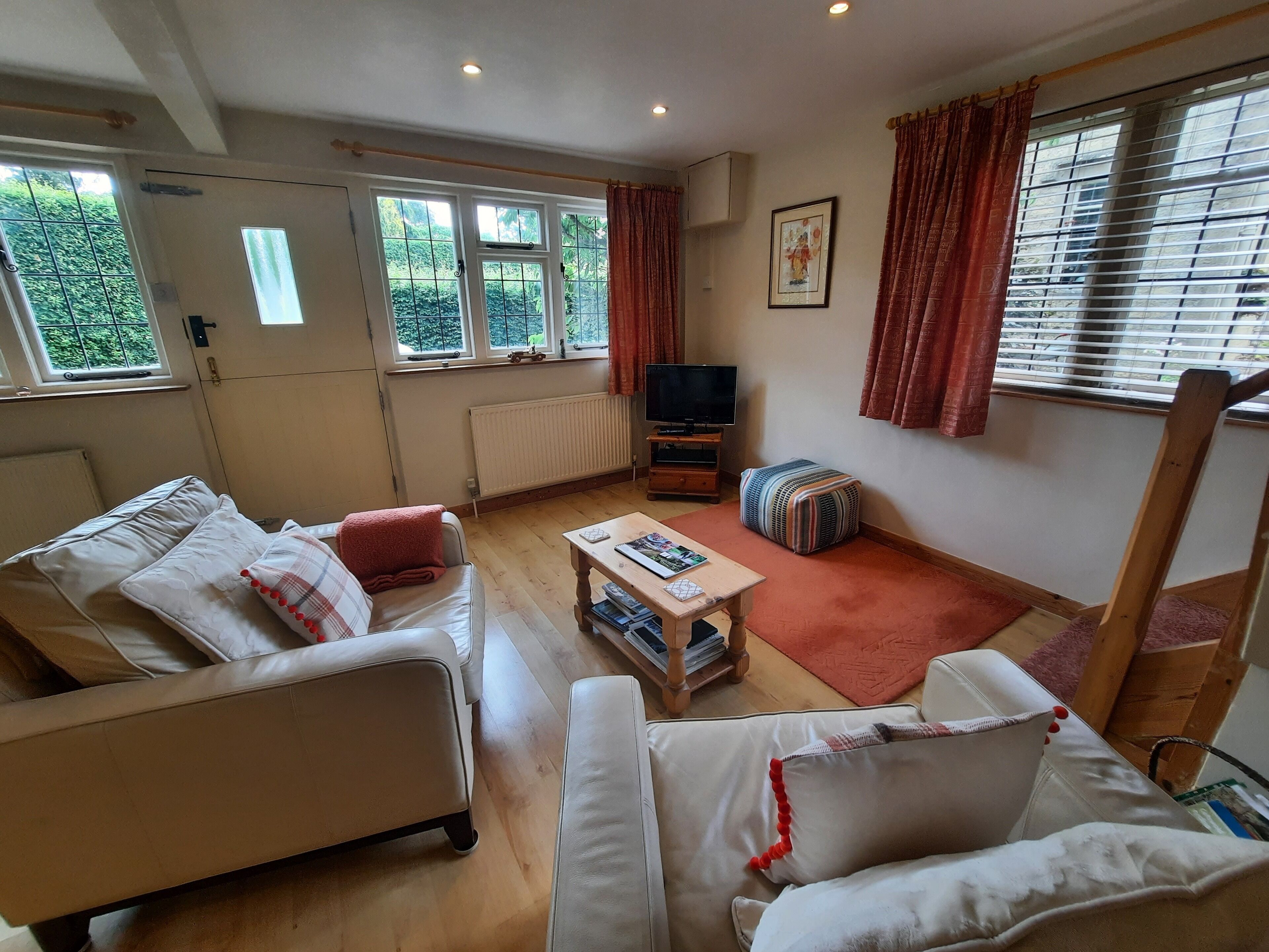 Tucked Away In A Quiet Rural Village With Pub. Great Walking And Cycling Country - Worcestershire