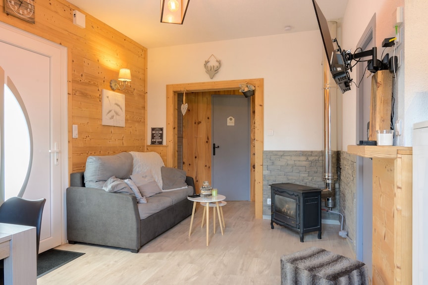 Chalet "La Petite Chaumière" With Mountain View, Private Terrace And Wi-fi - Alps