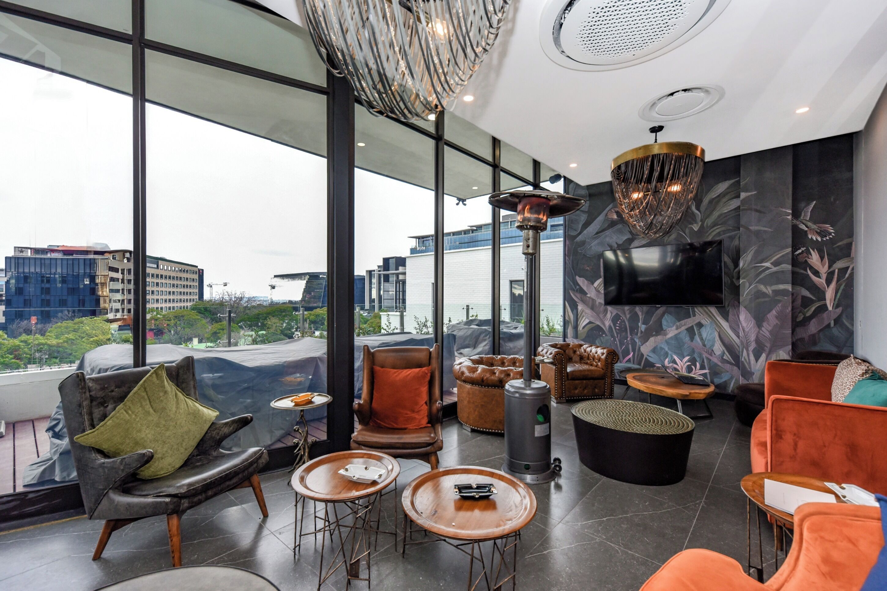 Sleek Hotel-inspired Retreat | Private Balcony - Johannesburg