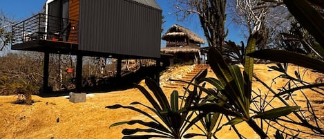 Cabana de Madeira Deluxe, vista para a colina | Cofre no quarto, quartos insonorizados, ferro/tábua de engomar