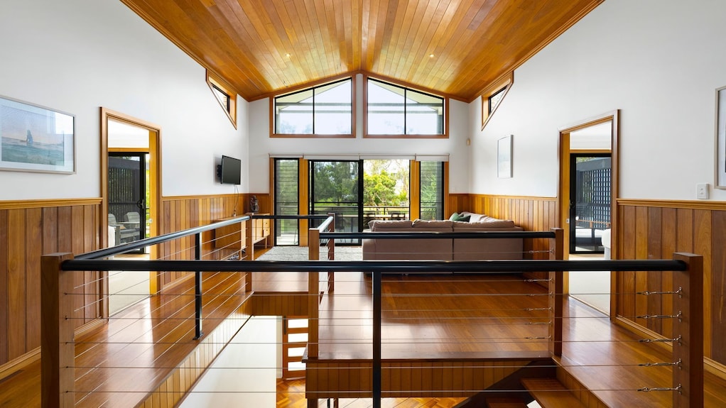 Pipe Dreams Offers An Idyllic Retreat, Nestled Just Steps From The Stunning Ocean View Beach. - レッド・ロック