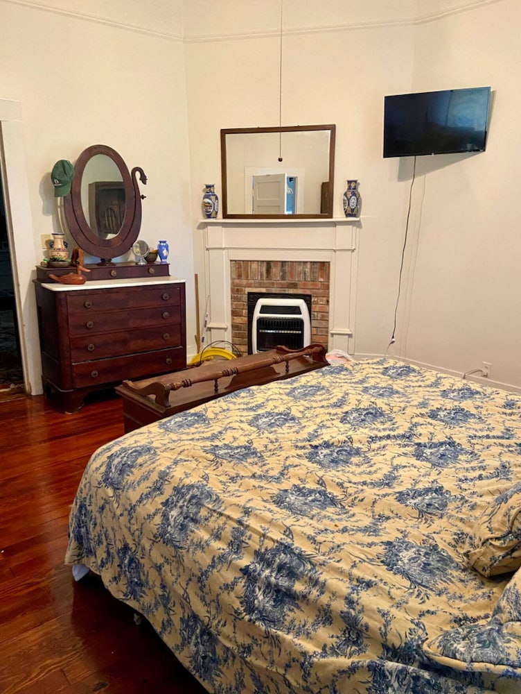 Country 1888 farmhouse near MSU - Winston County | Vrbo
