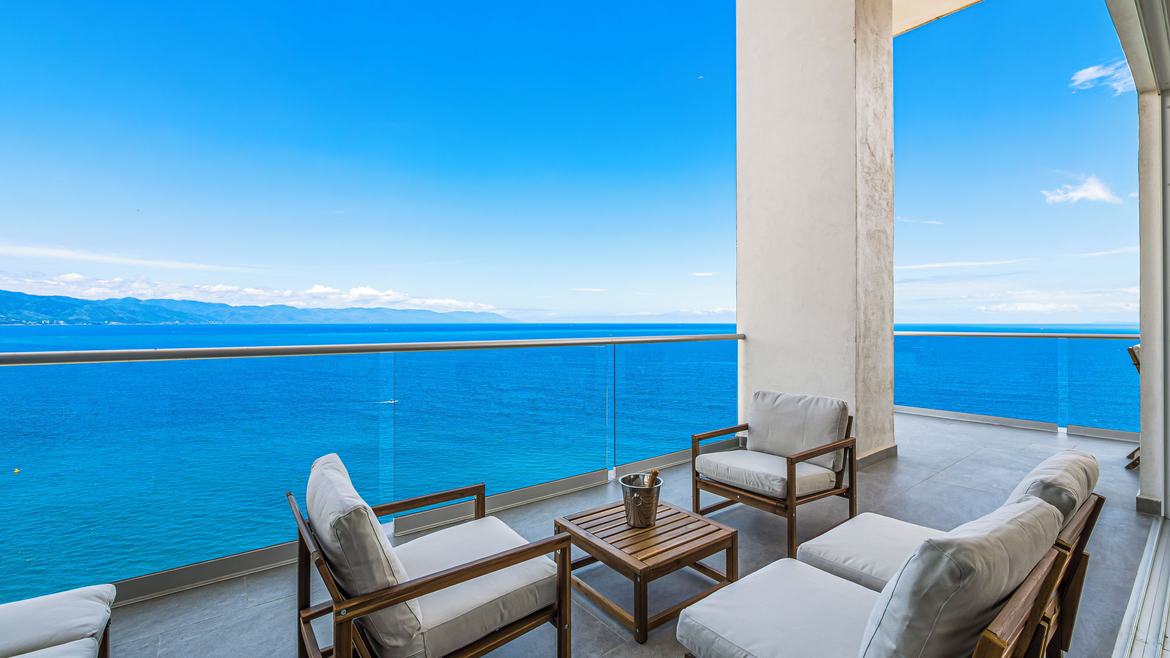 Apartamento de Luxo, 4 quartos, varanda, vista para o oceano | Terraço/pátio interior