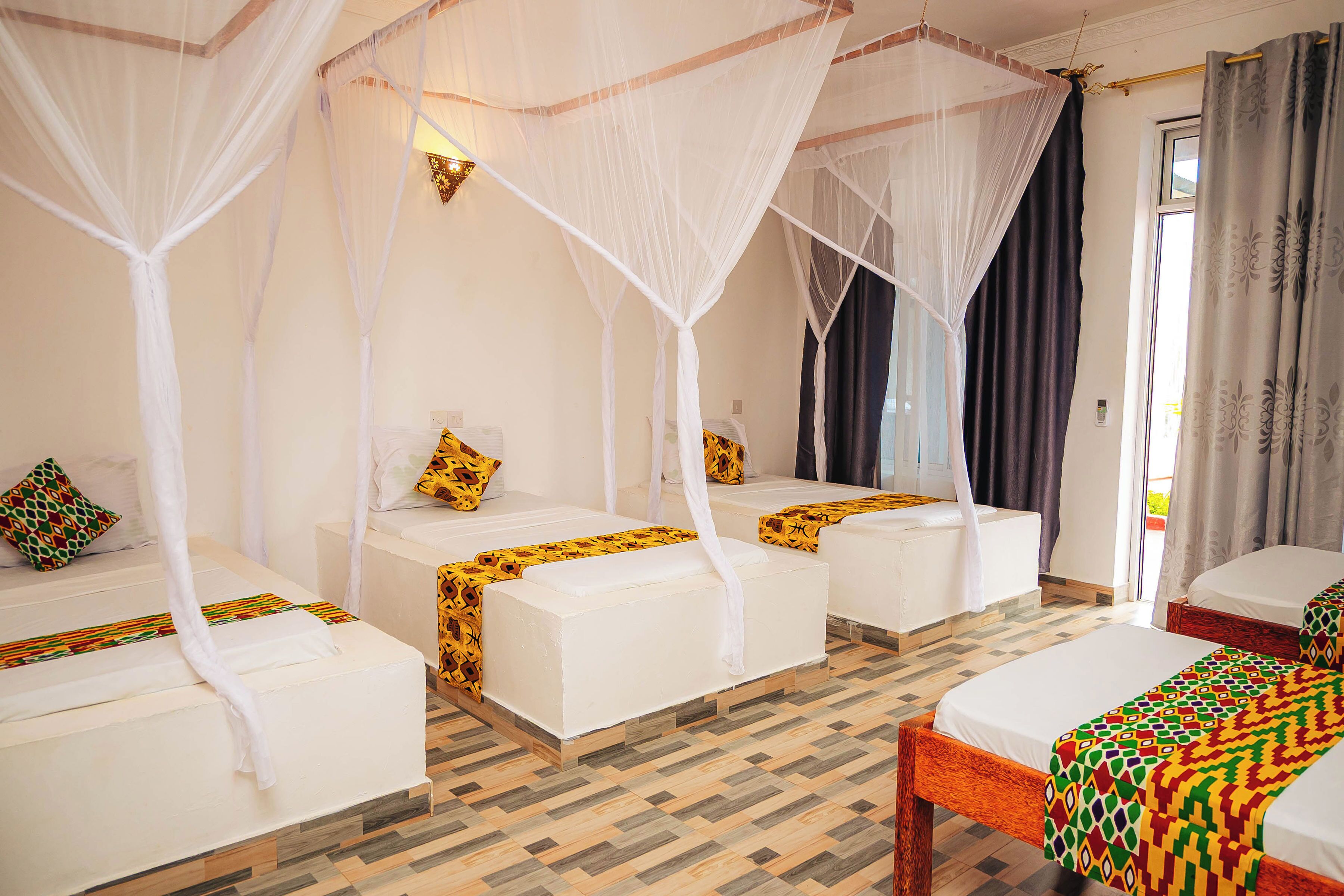 Quarto quádruplo | Cofres nos quartos, ferros/tábuas de passar roupa, Wi-Fi de cortesia