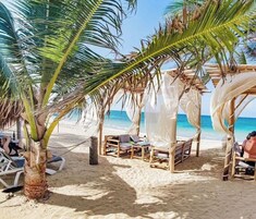 Uma praia privada, praia de areia branca, autocarro grátis para a praia 