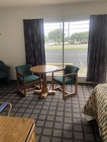 Quarto Individual Económico | Sala de estar