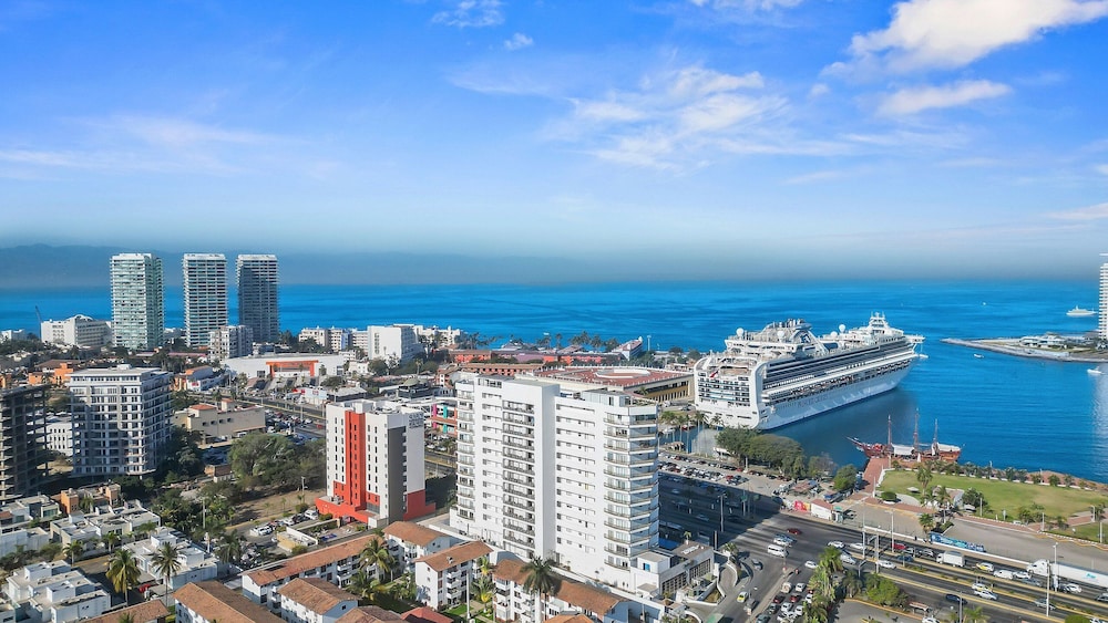 Deck12 Casino And Resort By Monyxbnb - Puerto Vallarta