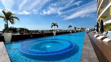 Apartamento Deluxe | Piscina | Piscina exterior