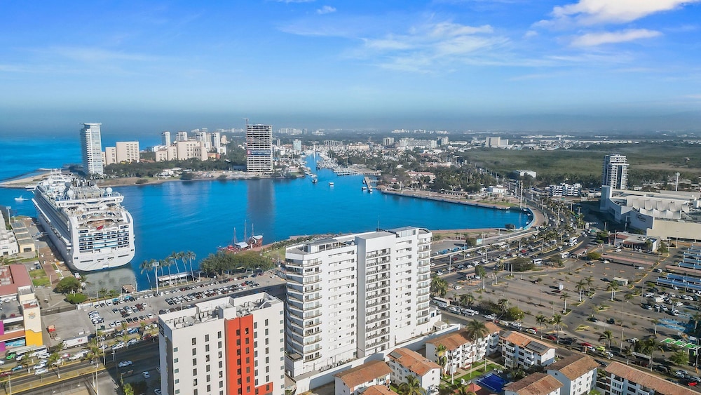 Deck12 Casino And Resort By Monyxbnb - Puerto Vallarta