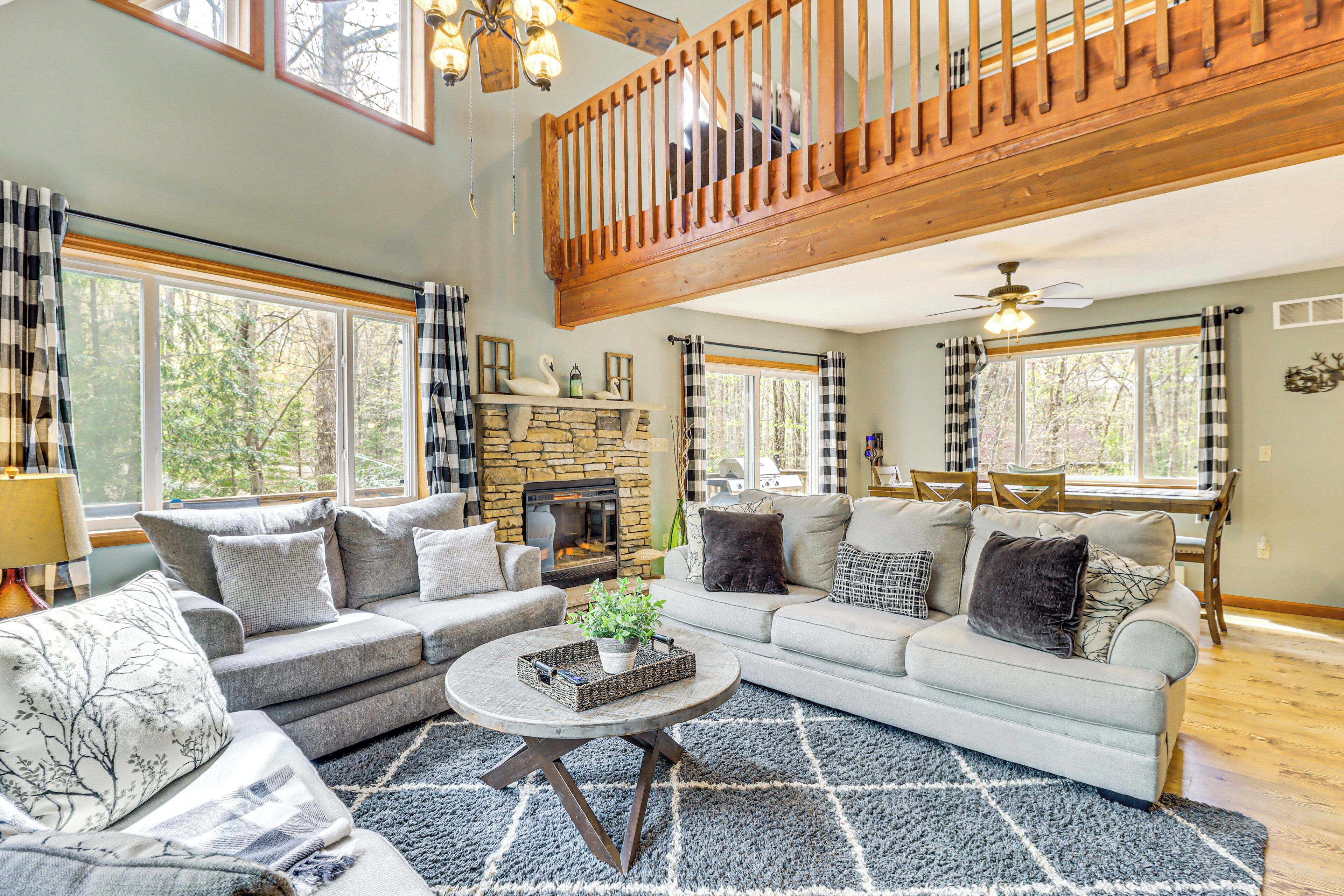 Game Room + Lake Access: Albrightsville Escape - Jim Thorpe, PA